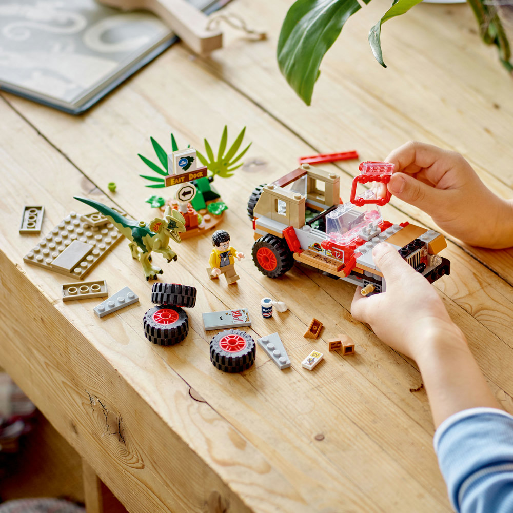 LEGO Jurassic Park Dilophosaurus Ambush 76958 Building Toy Set (211 ...